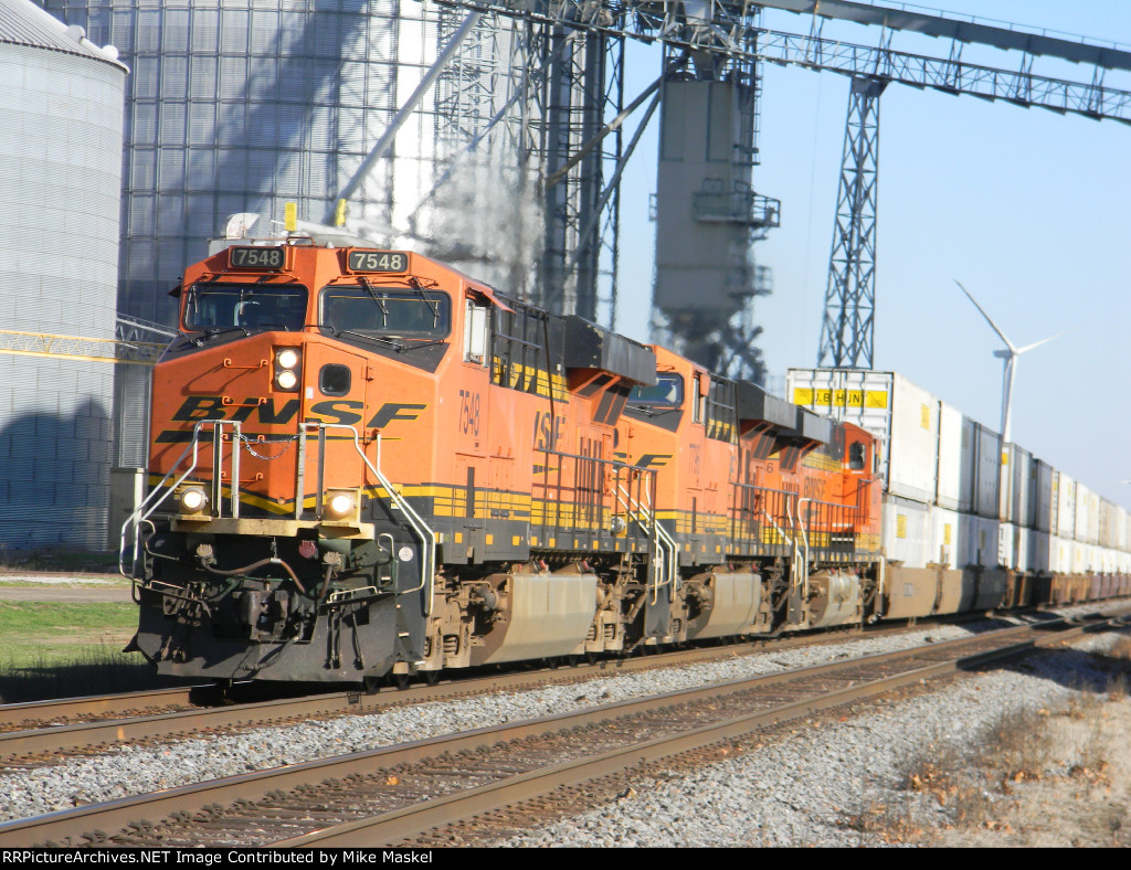 BNSF 7548